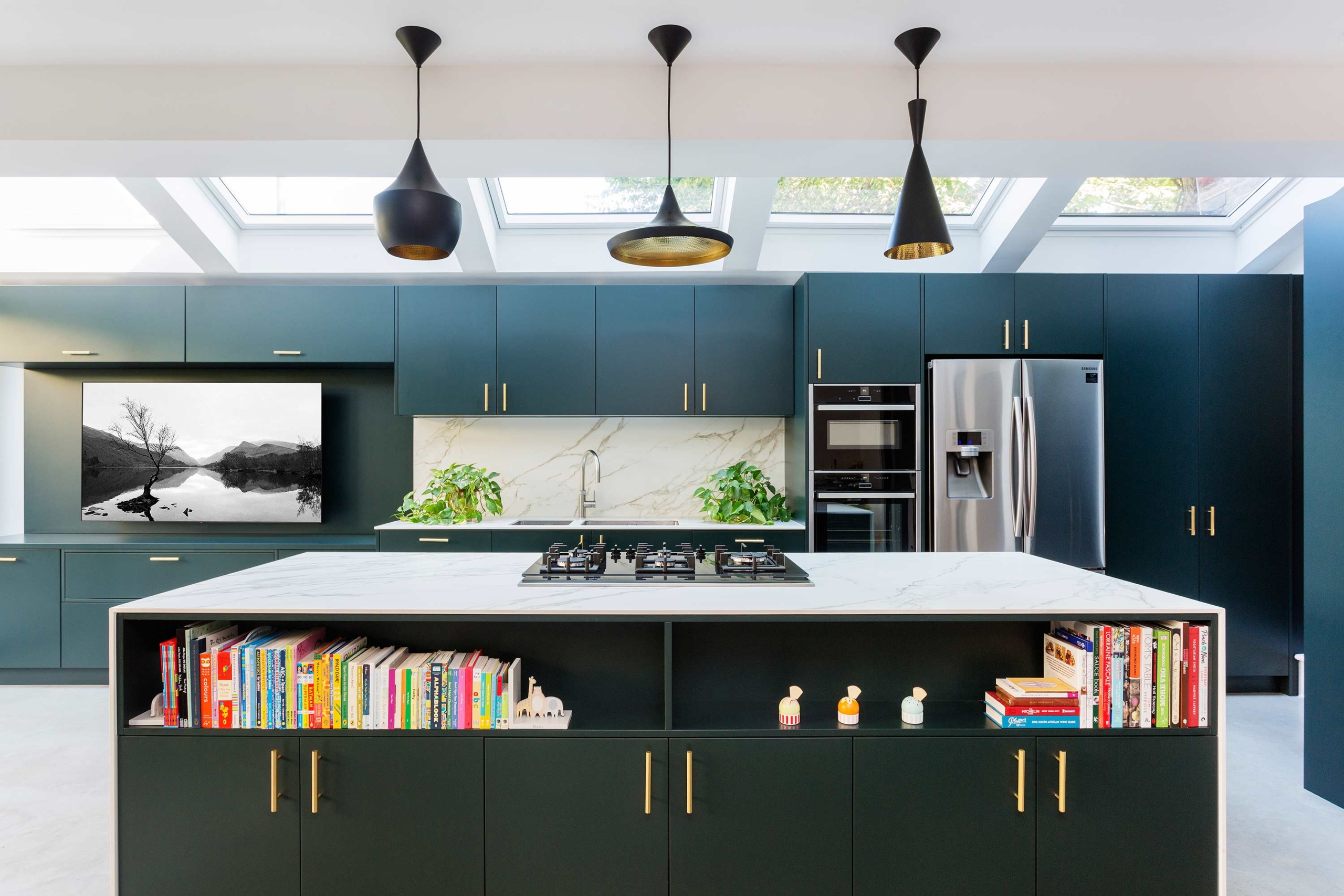 Modern Bespoke Kitchen At Woodstock | HUX London
